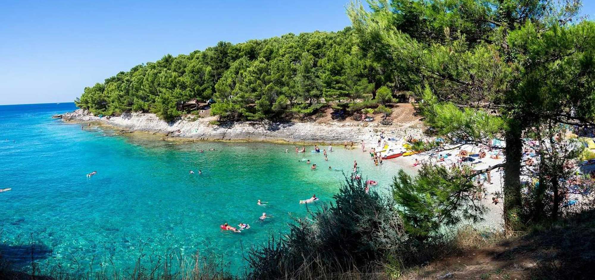 Playa Gortanova uvala en Pula alojamiento y apartamentos cerca ...